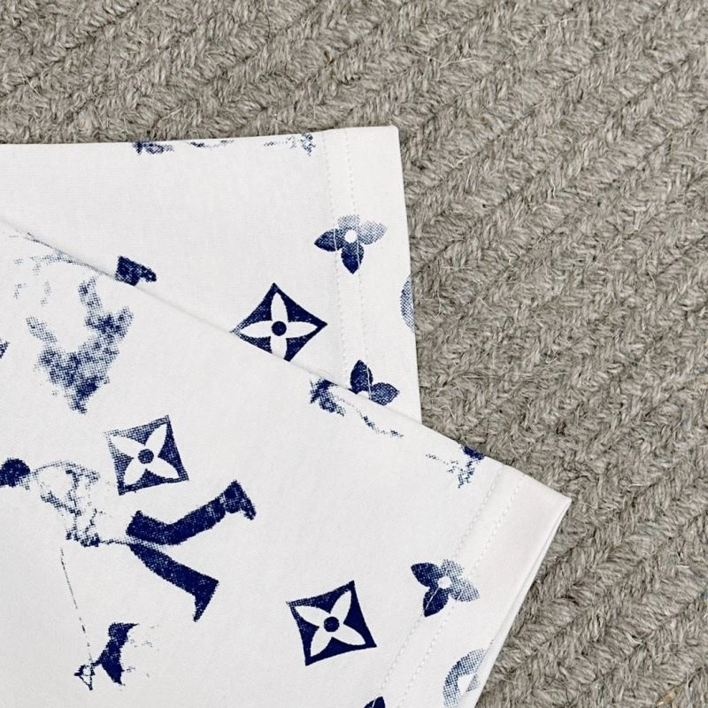 Exact replica Louis Vuitton T-Shirts