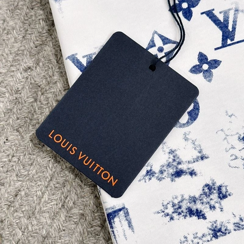 Exact replica Louis Vuitton T-Shirts