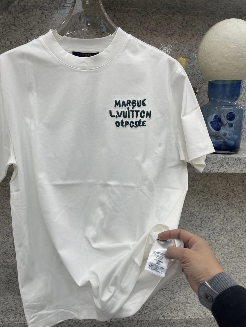 Exact replica Louis Vuitton T-Shirts