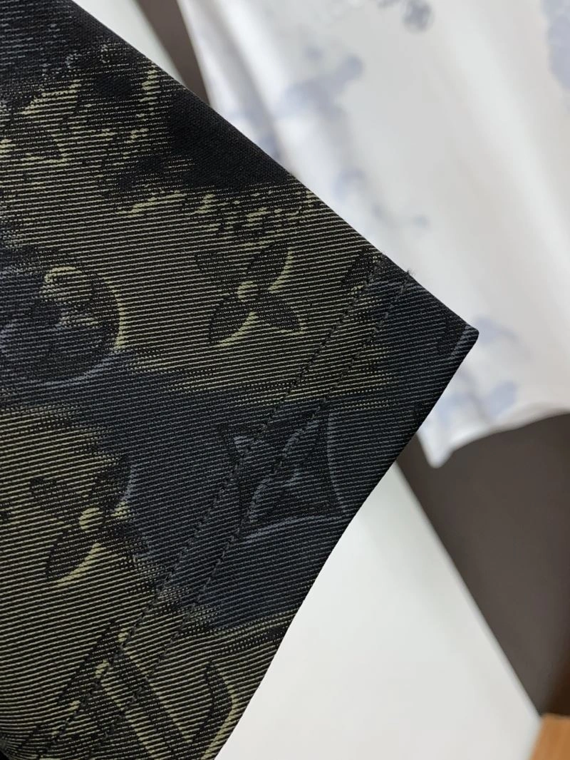 Factory-made Louis Vuitton T-Shirts
