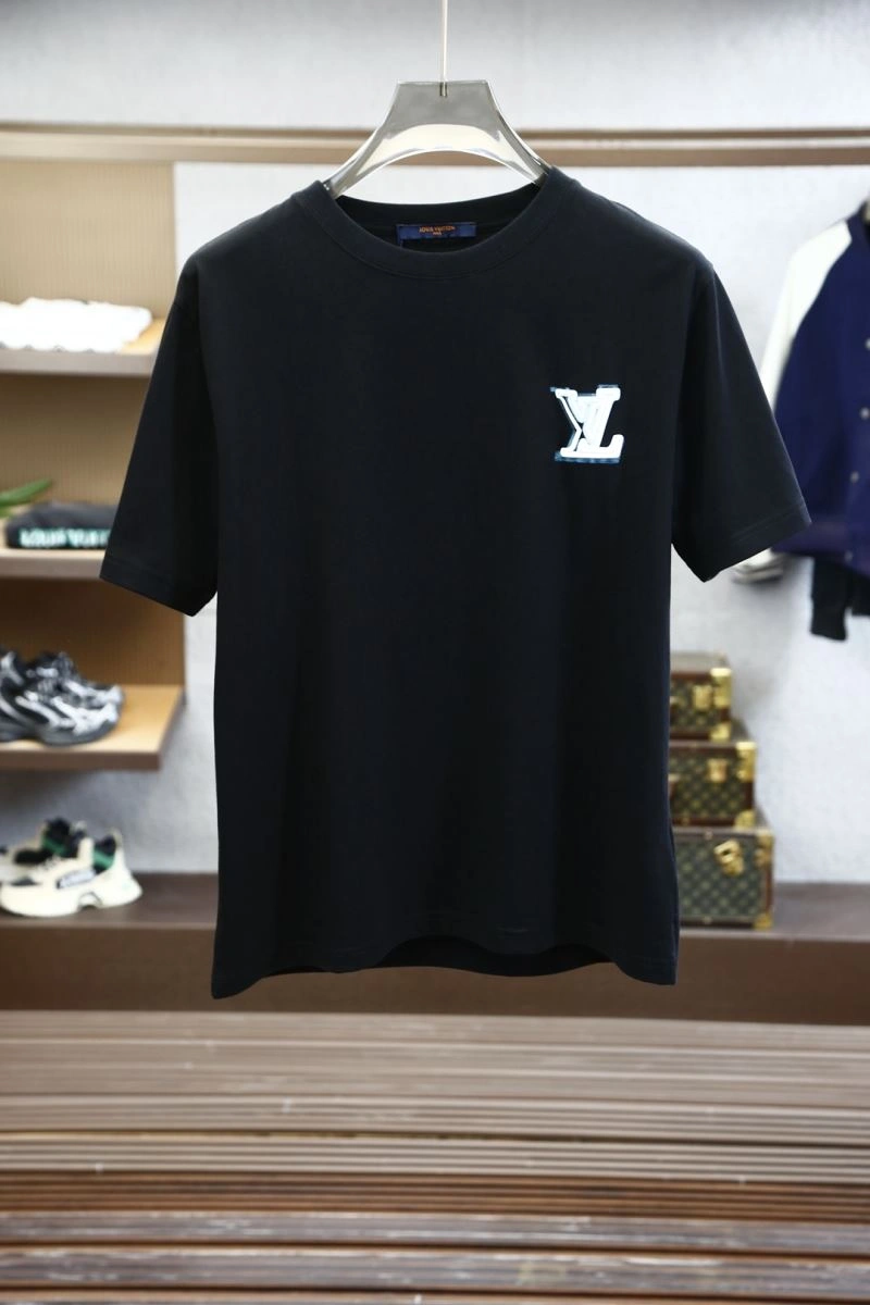 Accurate model Louis Vuitton T-Shirts