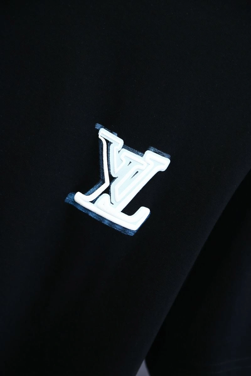 Accurate model Louis Vuitton T-Shirts