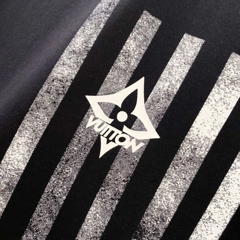 Exact replica Louis Vuitton T-Shirts