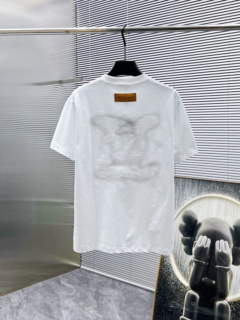 Accurate model Louis Vuitton T-Shirts
