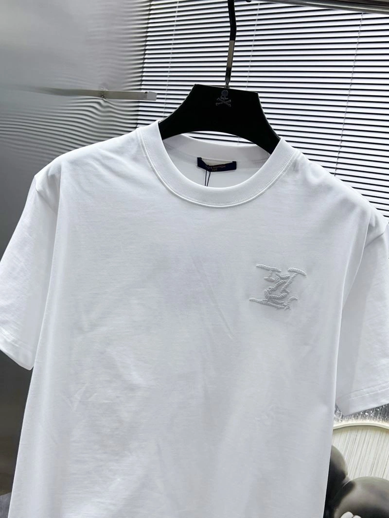 Accurate model Louis Vuitton T-Shirts
