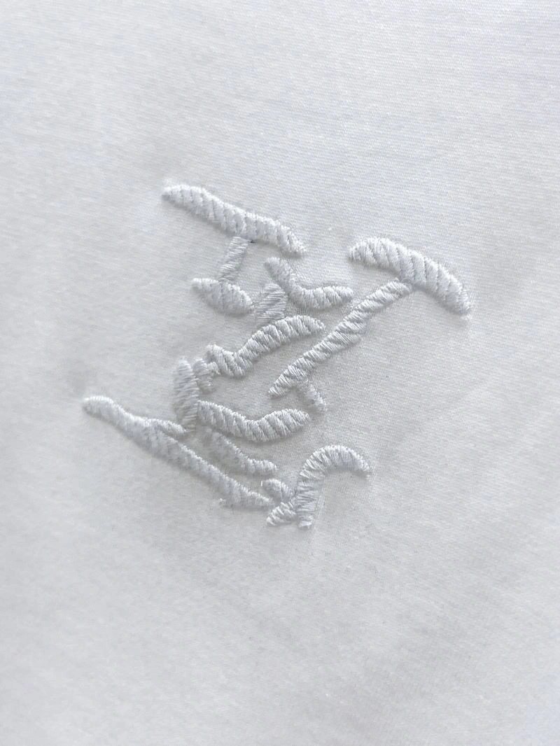 Accurate model Louis Vuitton T-Shirts