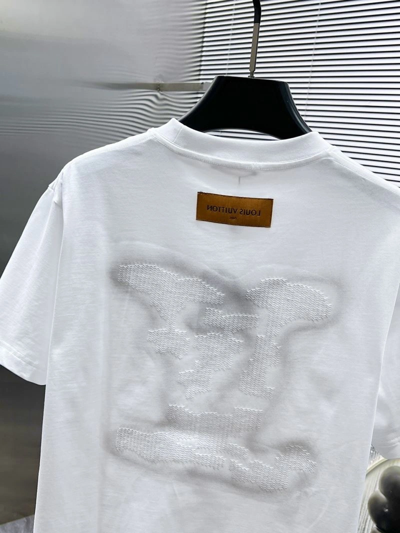 Accurate model Louis Vuitton T-Shirts