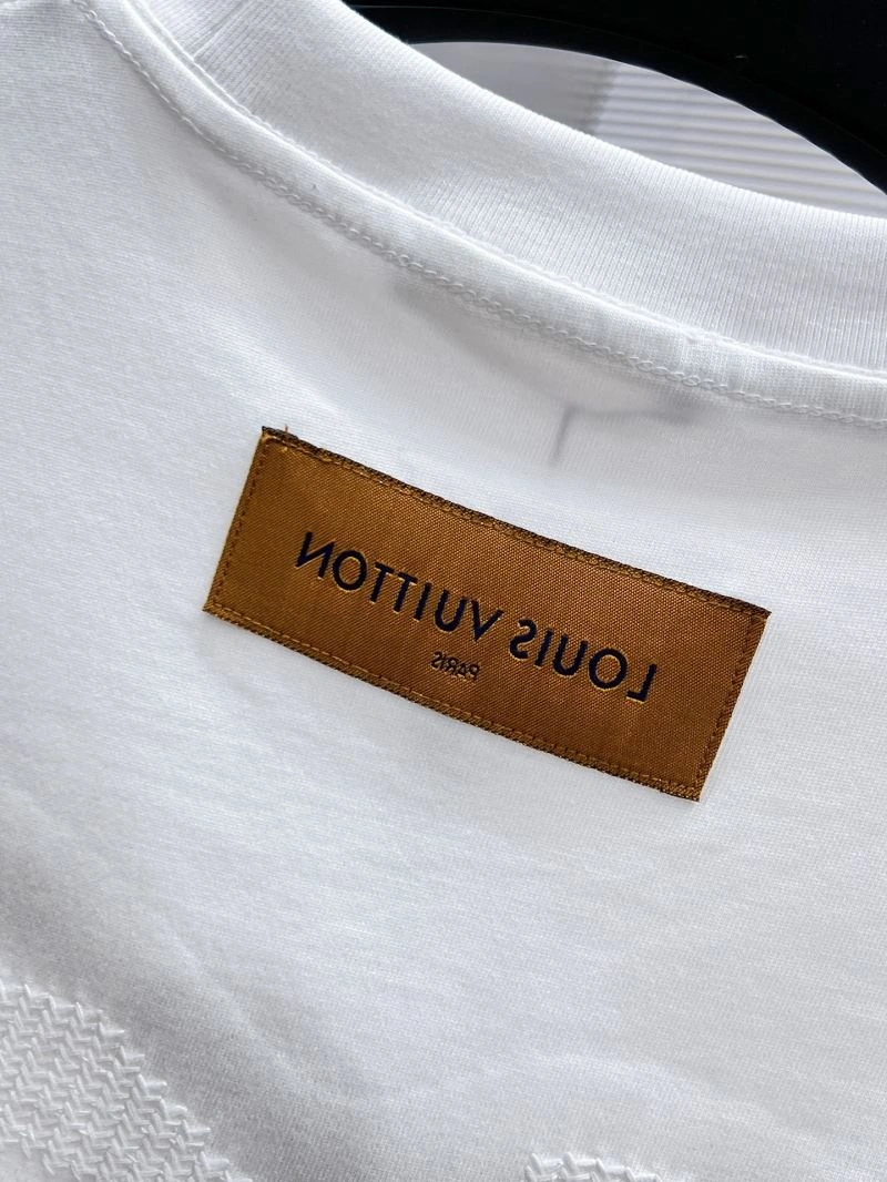 Accurate model Louis Vuitton T-Shirts
