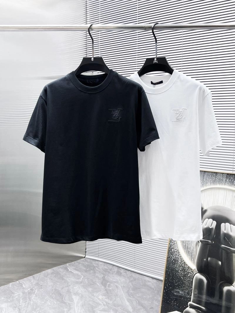Accurate model Louis Vuitton T-Shirts
