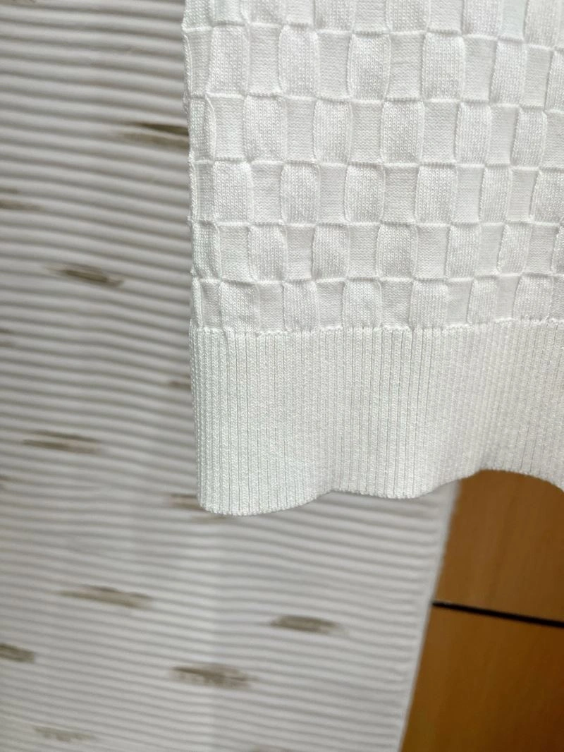 Indistinguishable Louis Vuitton T-Shirts