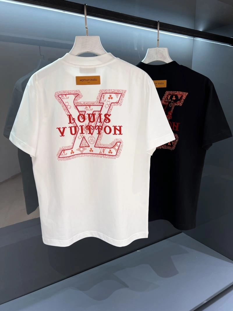 Accurate model Louis Vuitton T-Shirts