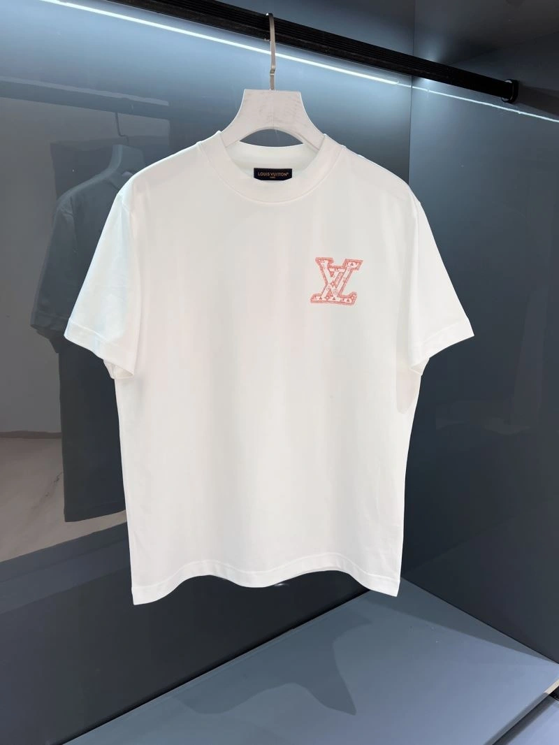 Accurate model Louis Vuitton T-Shirts
