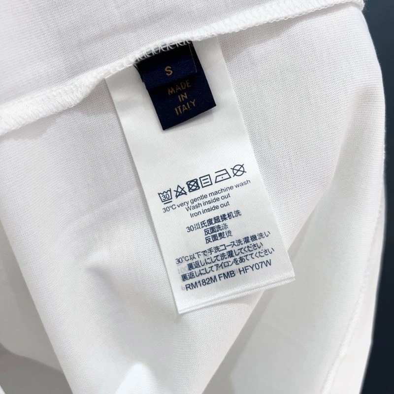 Accurate model Louis Vuitton T-Shirts