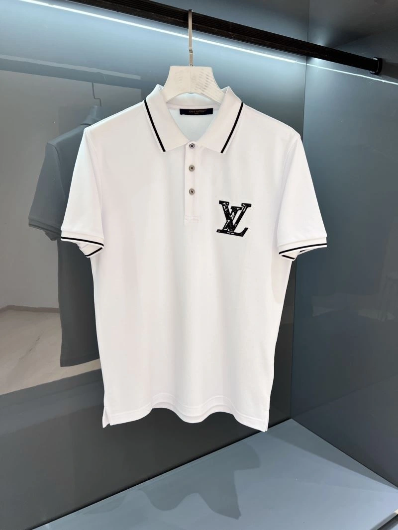 Accurate model Louis Vuitton T-Shirts