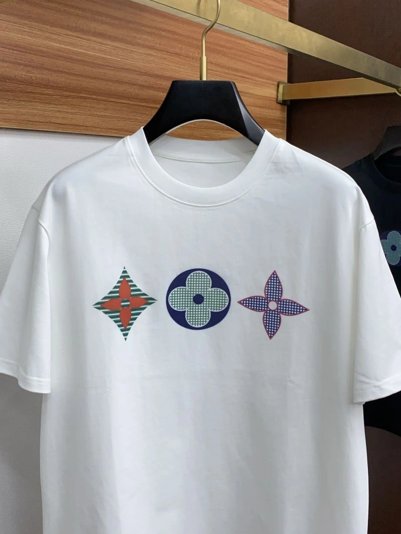 Accurate model Louis Vuitton T-Shirts