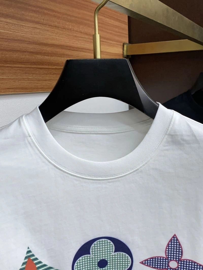 Accurate model Louis Vuitton T-Shirts