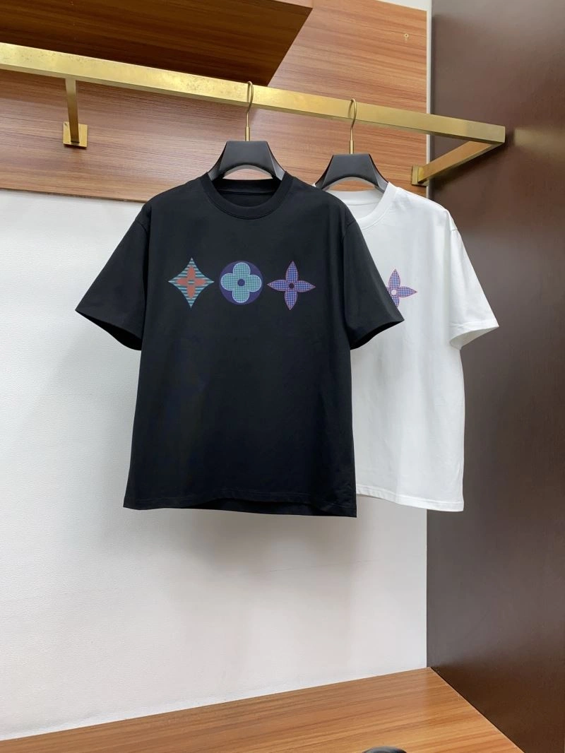 Accurate model Louis Vuitton T-Shirts