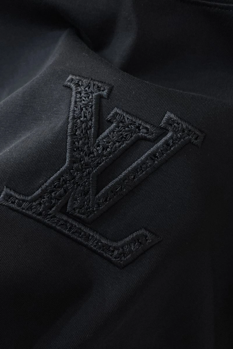 Indistinguishable Louis Vuitton T-Shirts