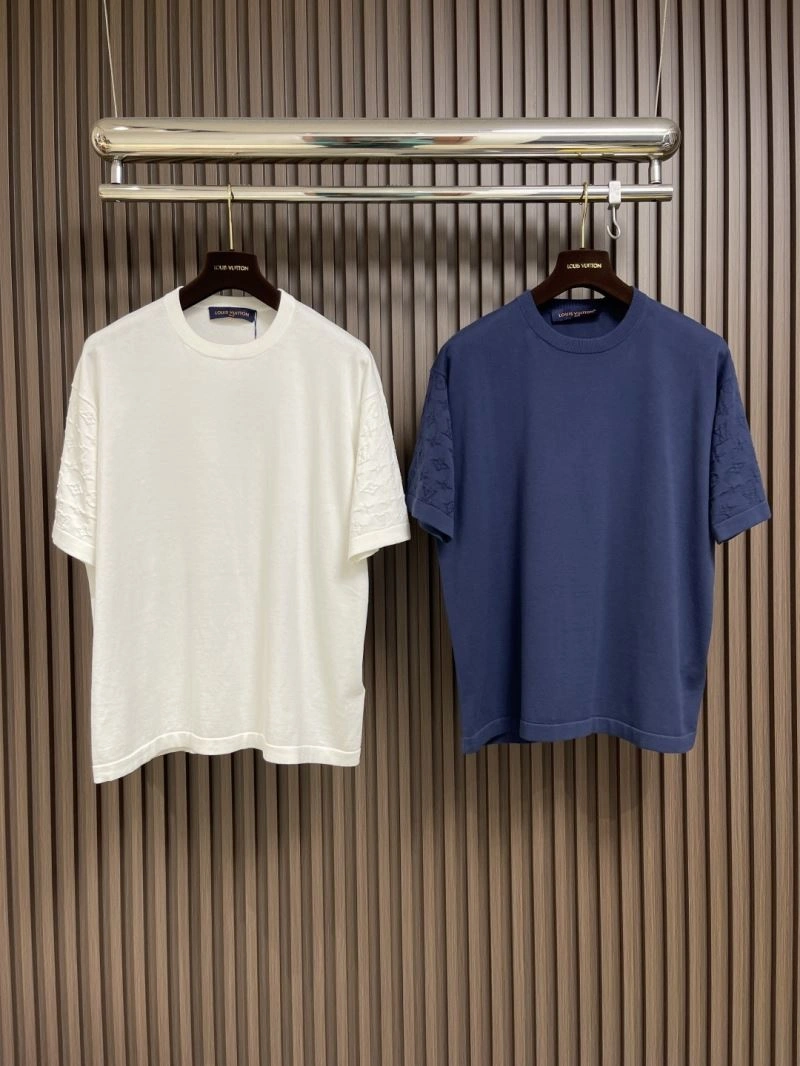 Accurate model Louis Vuitton T-Shirts