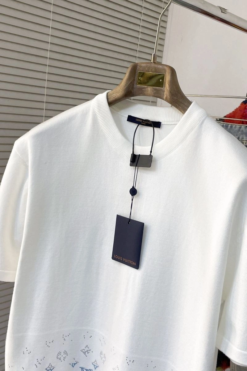 Indistinguishable Louis Vuitton T-Shirts