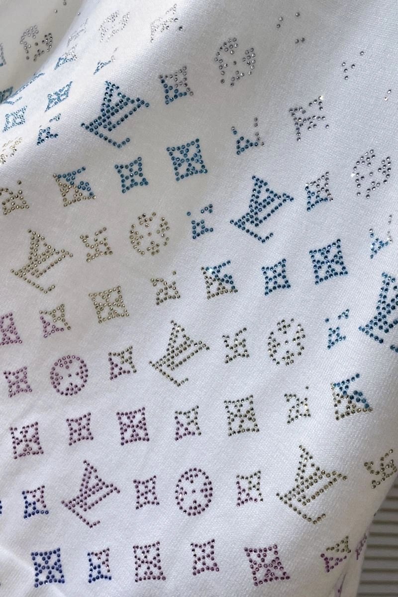 Indistinguishable Louis Vuitton T-Shirts