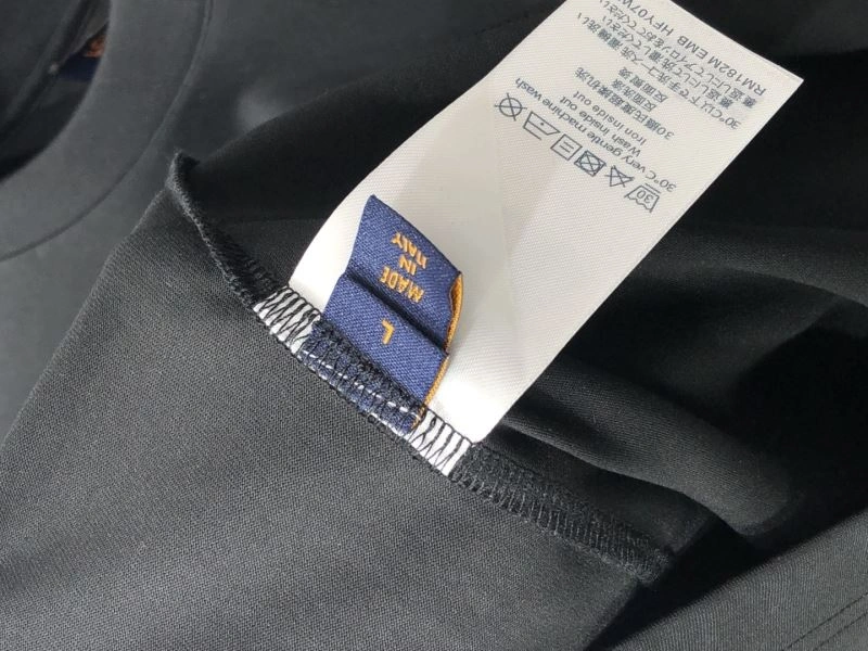 Exact replica Louis Vuitton T-Shirts