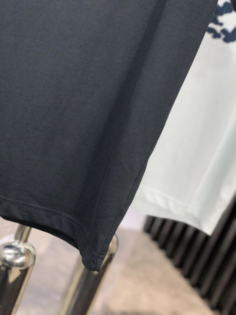 Indistinguishable Louis Vuitton T-Shirts