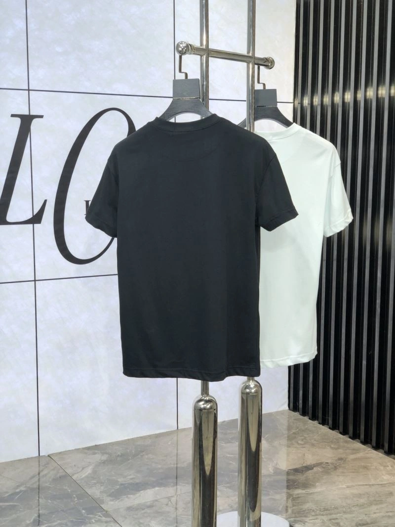 Indistinguishable Louis Vuitton T-Shirts