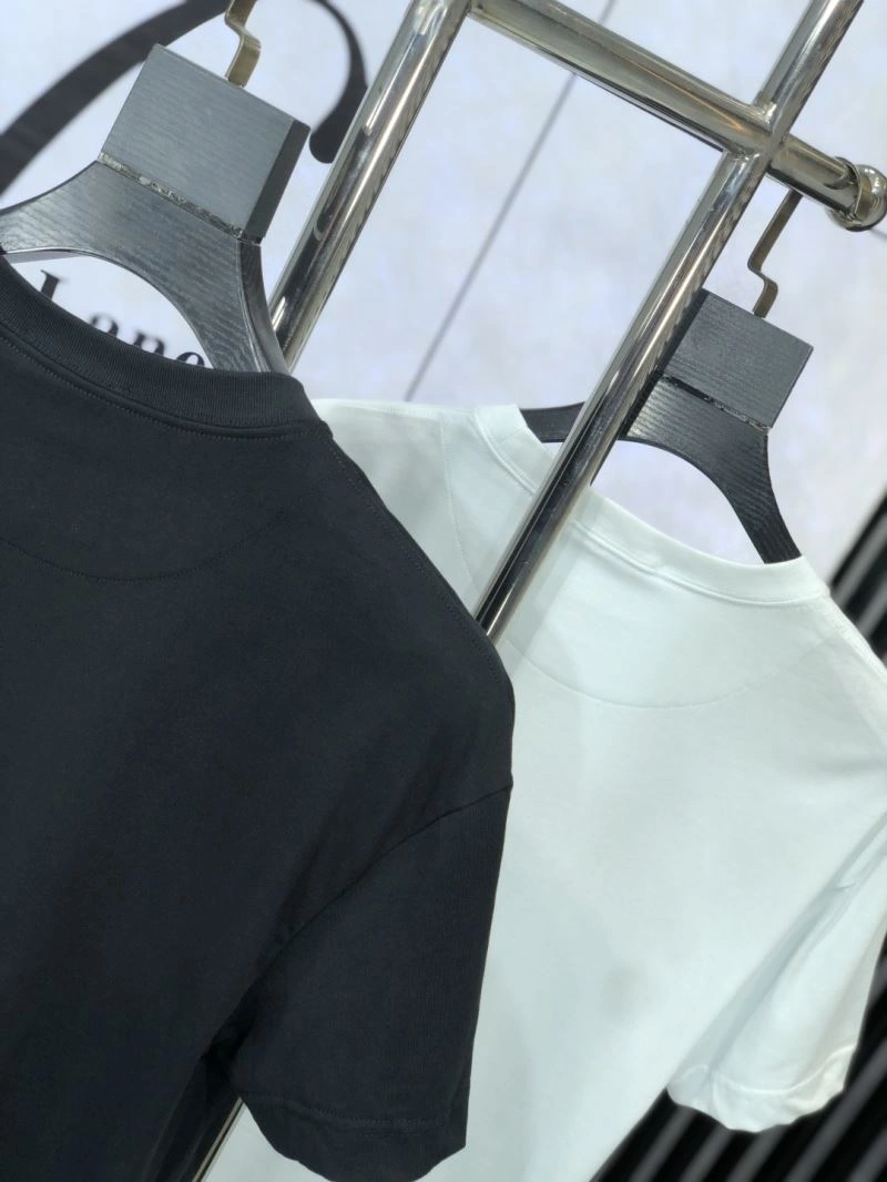 Indistinguishable Louis Vuitton T-Shirts