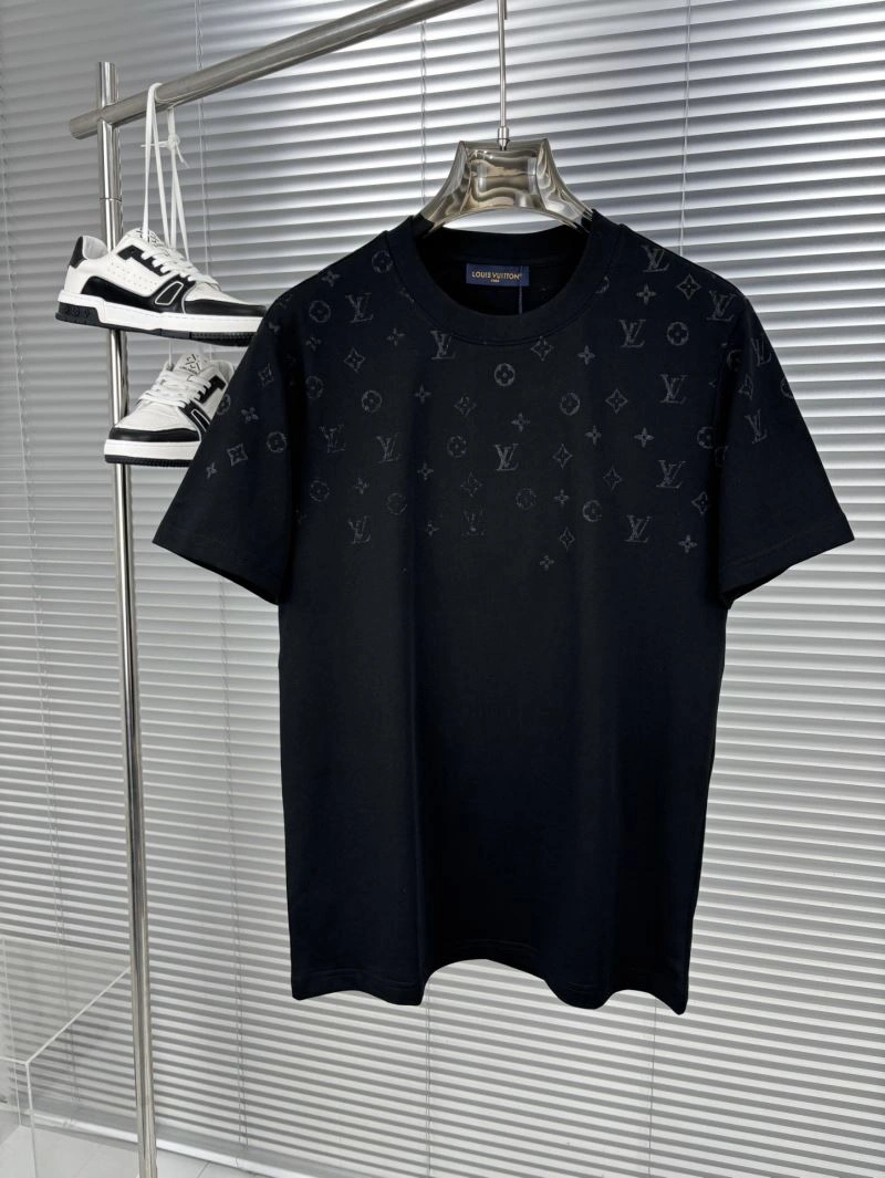 Accurate model Louis Vuitton T-Shirts