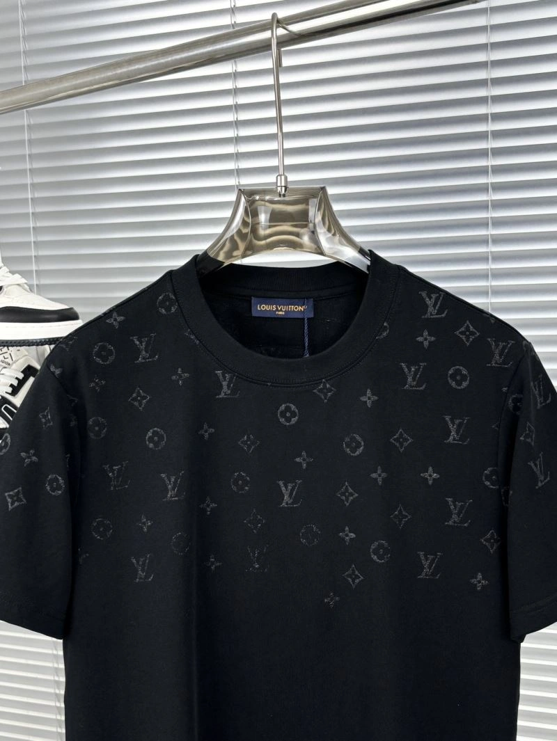 Accurate model Louis Vuitton T-Shirts