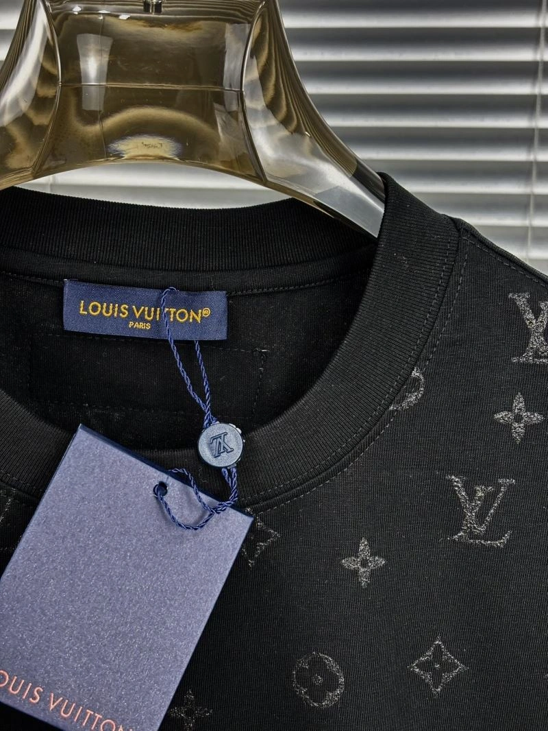 Accurate model Louis Vuitton T-Shirts