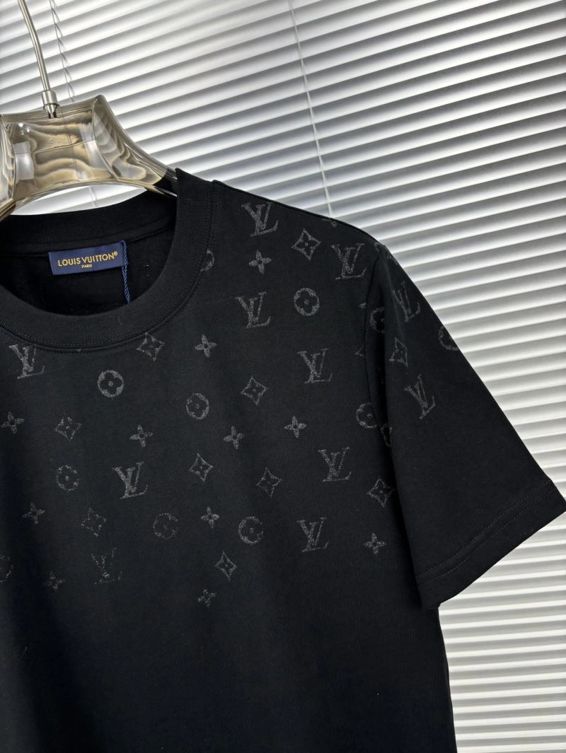 Accurate model Louis Vuitton T-Shirts
