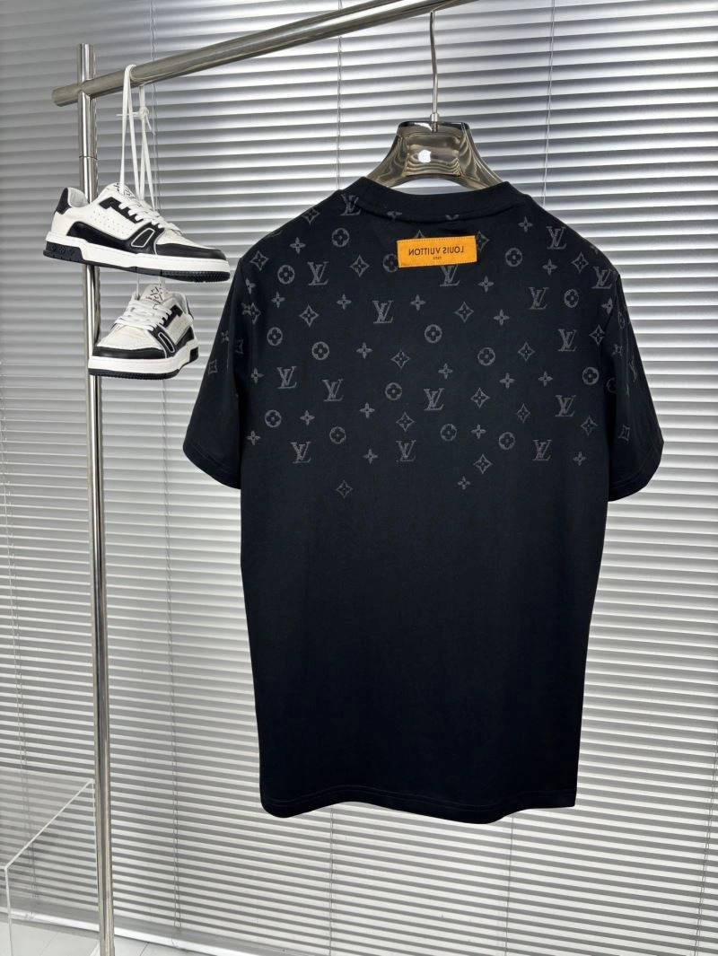 Accurate model Louis Vuitton T-Shirts