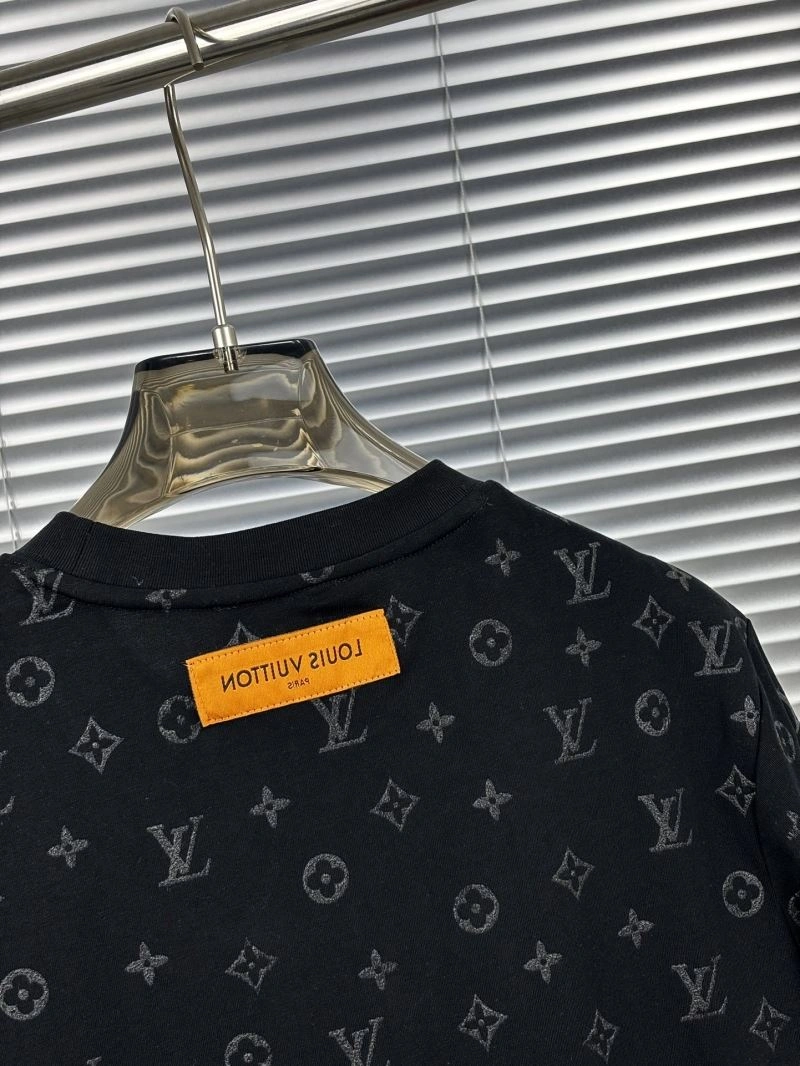 Accurate model Louis Vuitton T-Shirts