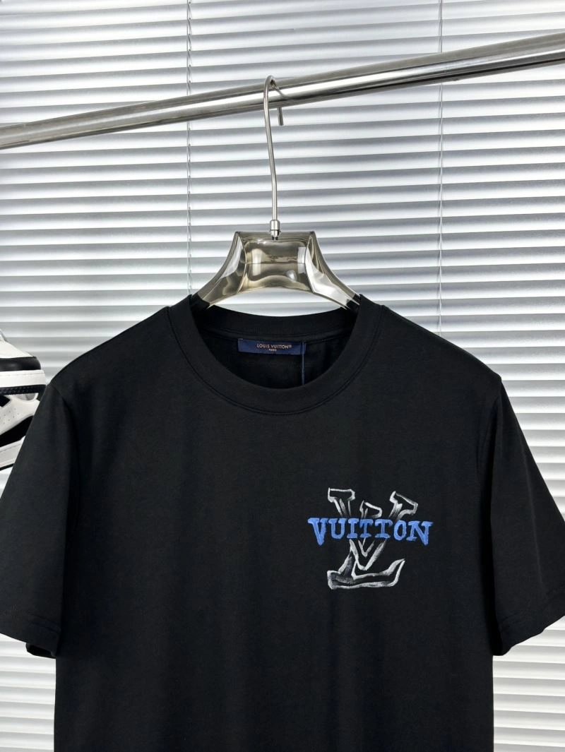Accurate model Louis Vuitton T-Shirts
