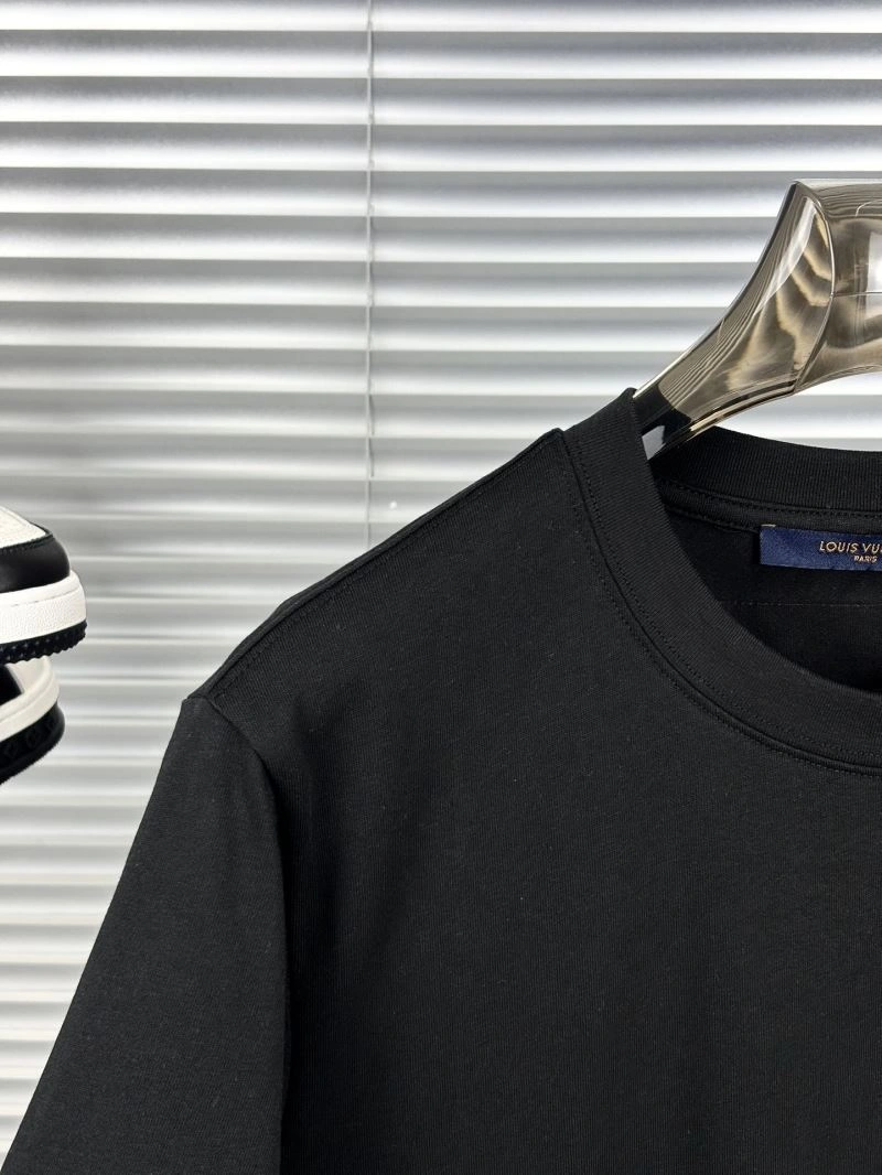 Accurate model Louis Vuitton T-Shirts