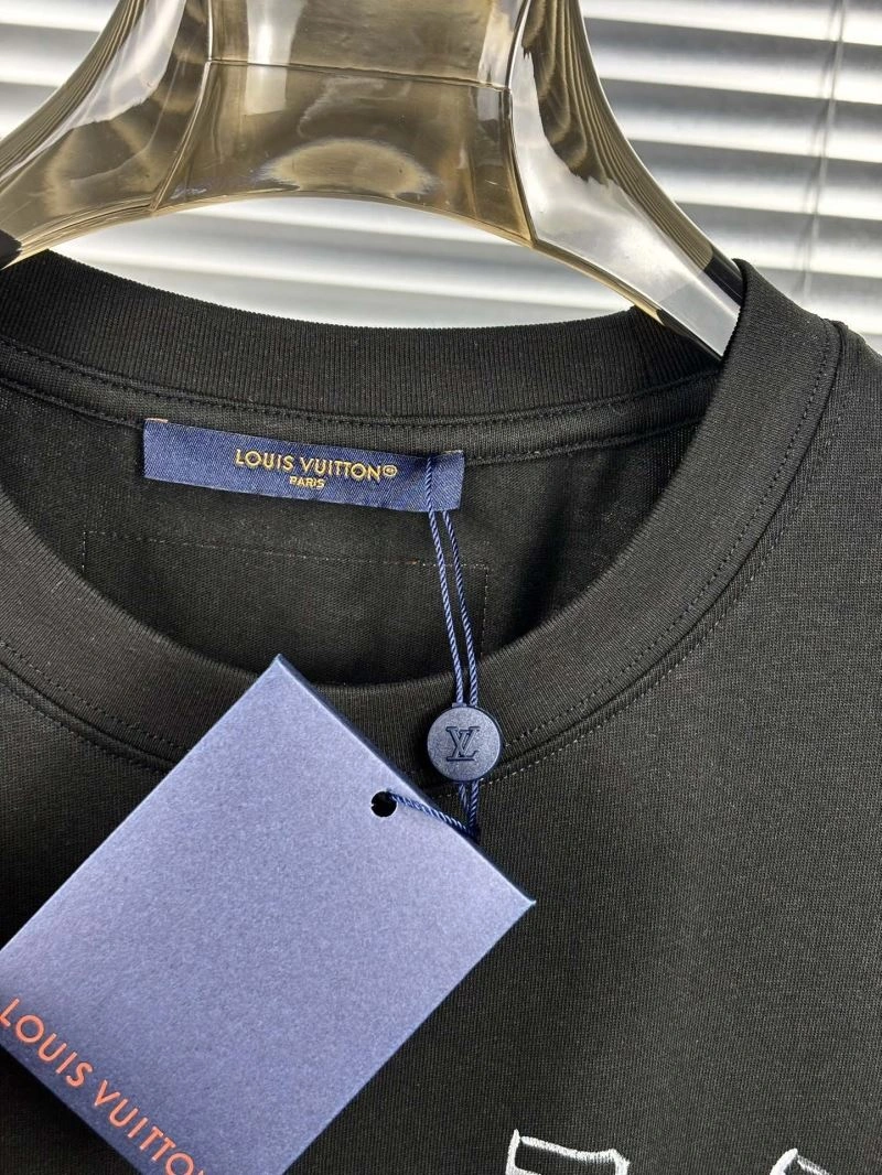 Accurate model Louis Vuitton T-Shirts