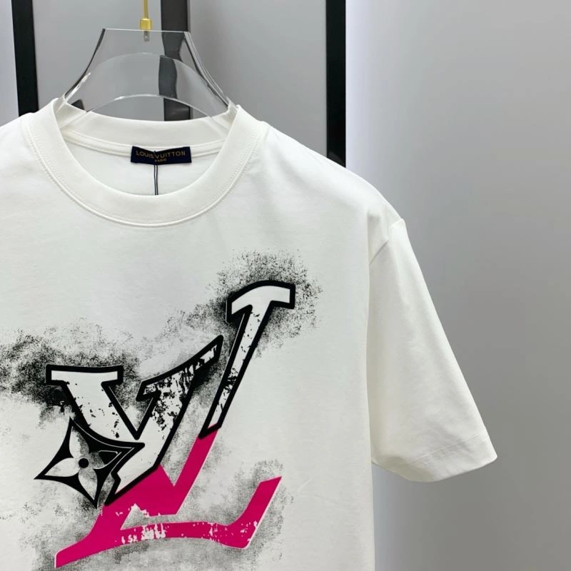 Indistinguishable Louis Vuitton T-Shirts