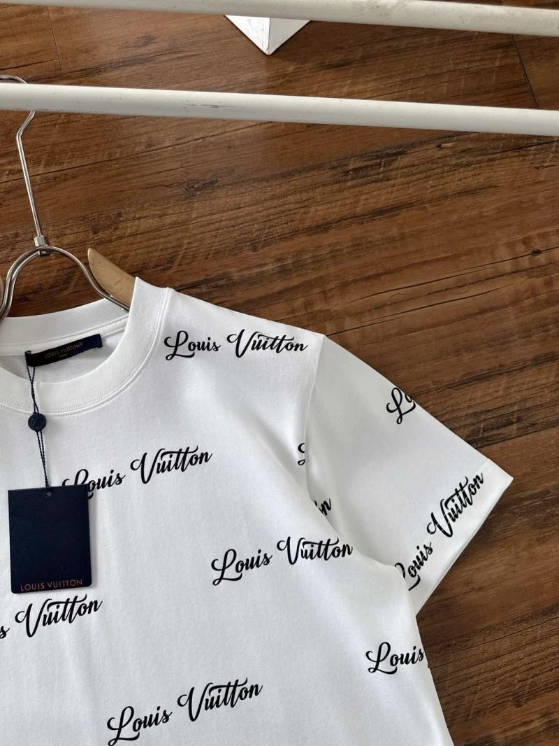 Accurate model Louis Vuitton T-Shirts
