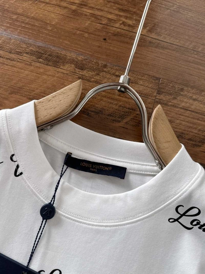 Accurate model Louis Vuitton T-Shirts