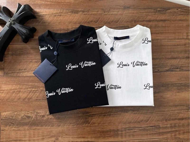 Accurate model Louis Vuitton T-Shirts