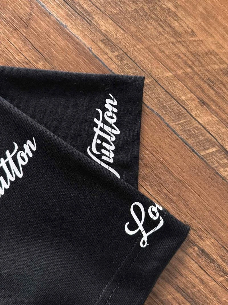 Accurate model Louis Vuitton T-Shirts