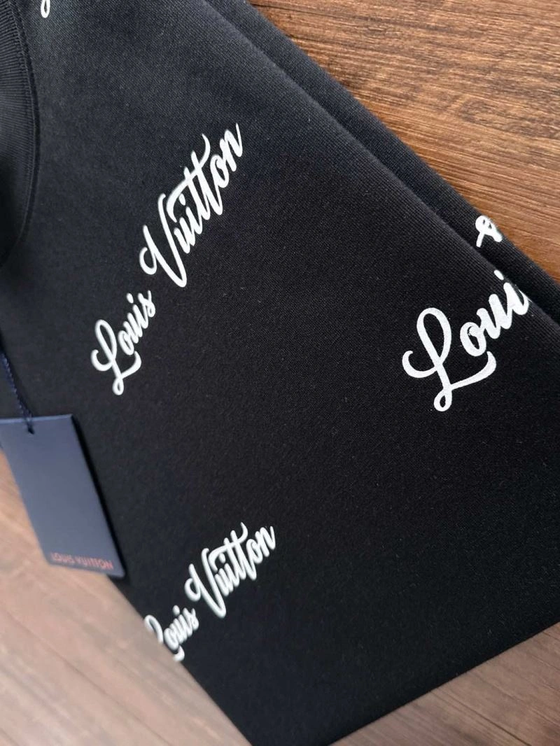 Accurate model Louis Vuitton T-Shirts