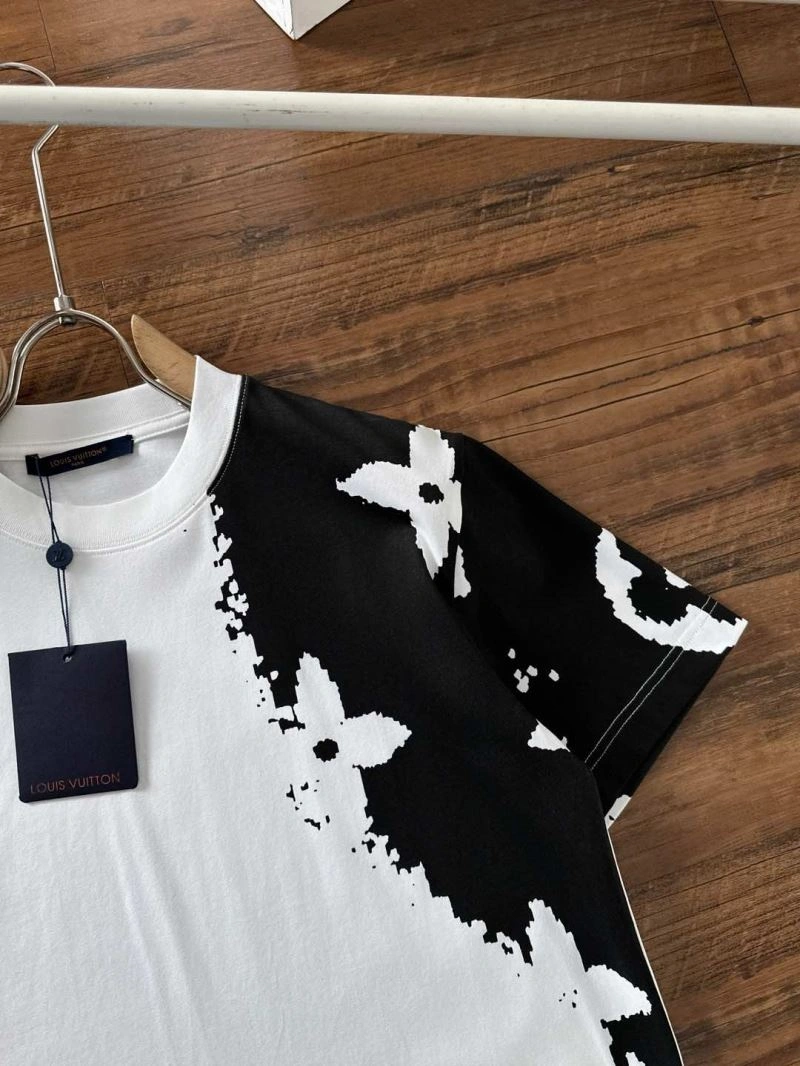 Exact replica Louis Vuitton T-Shirts