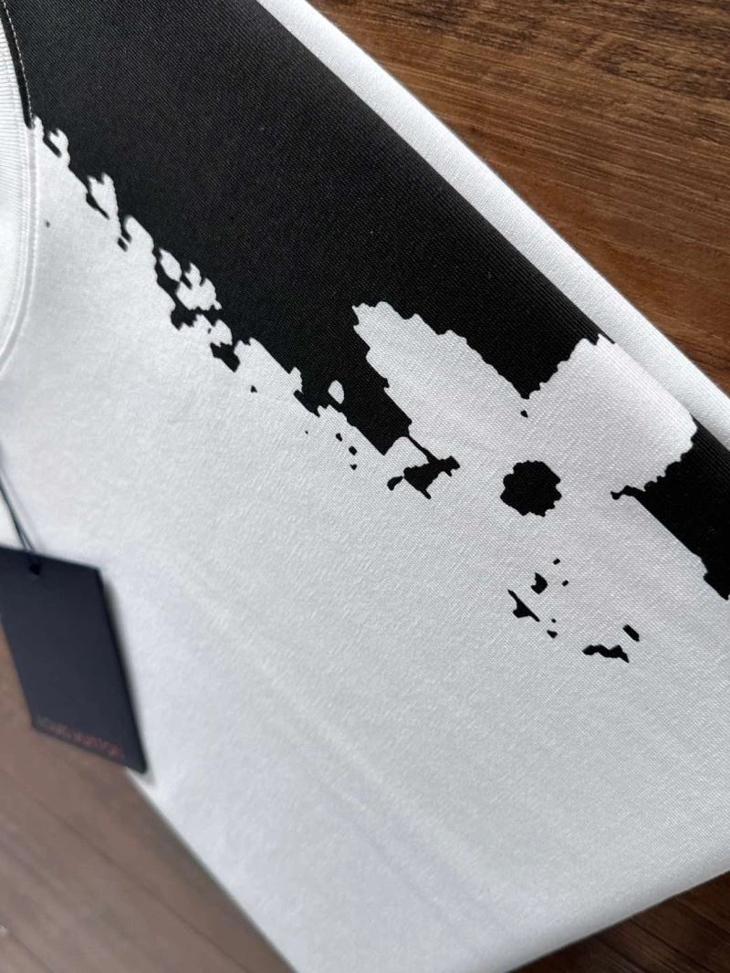 Exact replica Louis Vuitton T-Shirts