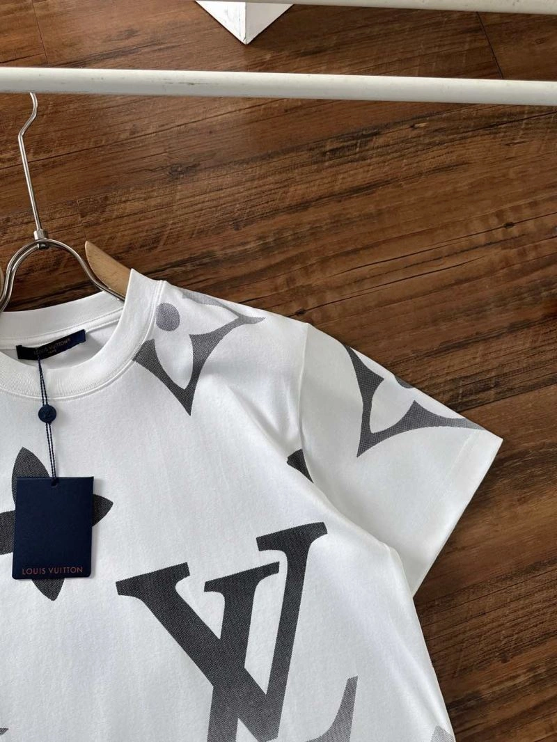 Exact replica Louis Vuitton T-Shirts