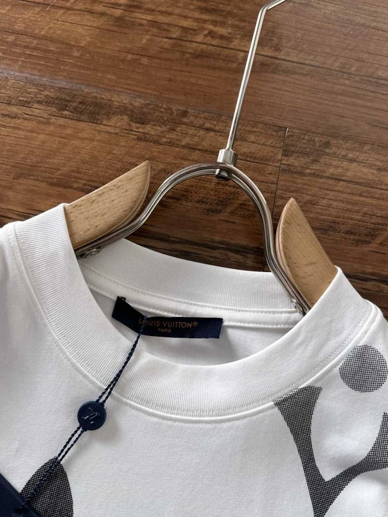 Exact replica Louis Vuitton T-Shirts