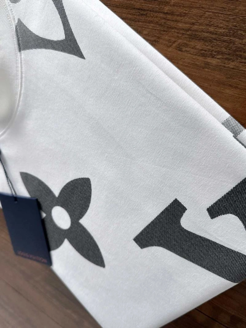 Exact replica Louis Vuitton T-Shirts