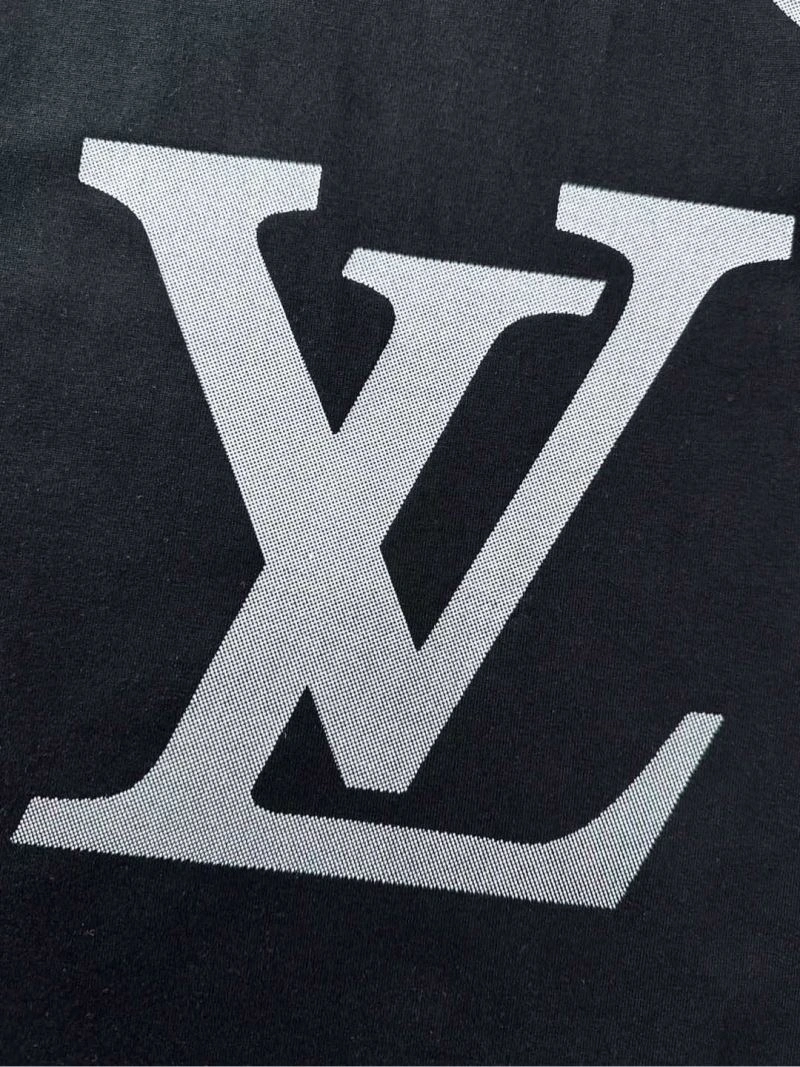 Accurate model Louis Vuitton T-Shirts